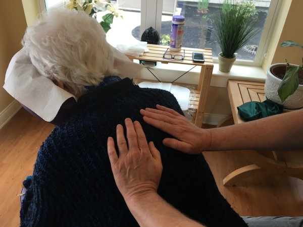 Benefits of massage for people who are elderly or have dementia ...